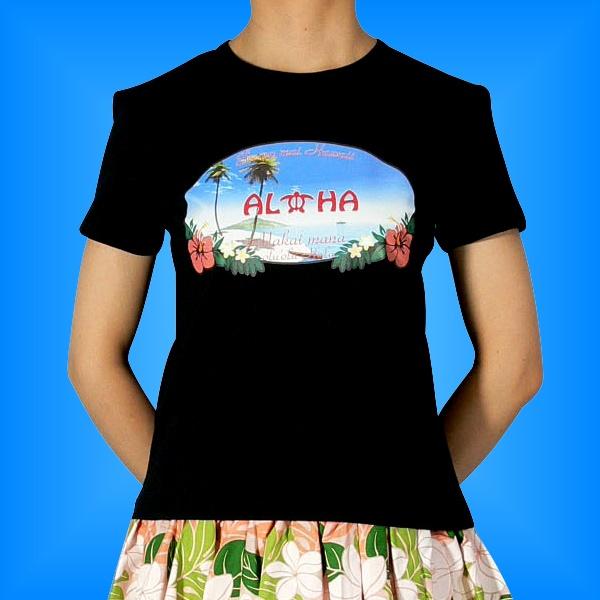 プリントに南の島とホヌを使ったALOHAのプリント。バックにもホヌが泳いでいます。 ※プリント部分のアイロンはご遠慮ください。身丈：62cm適応ヌード寸法：バスト83〜89cm／ ウエスト81〜87cm 素材：綿100%※生産ロットによって...