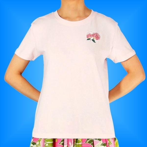 ハワイで最も崇拝される火の女神ペレ、フラを最も愛した神として知られています。ペレとペレに捧げる花オヒアレフアをデザインしたフラTシャツです。ハワイ島の花でもあるオヒアレフアをフロントに、バックには火の神ペレをプリント。すっきり見えてパウスカ...