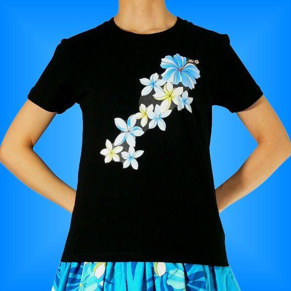 フラで最も愛される花ハイビスカスとプルメリアをモチーフにしたフラTシャツです。フロントには斜めにハイビスカスとプルメリアをプリント。バックには肩にプルメリアをプリントしました。すっきり見えてパウスカートにも合わせやすいのが特徴です。※プリン...
