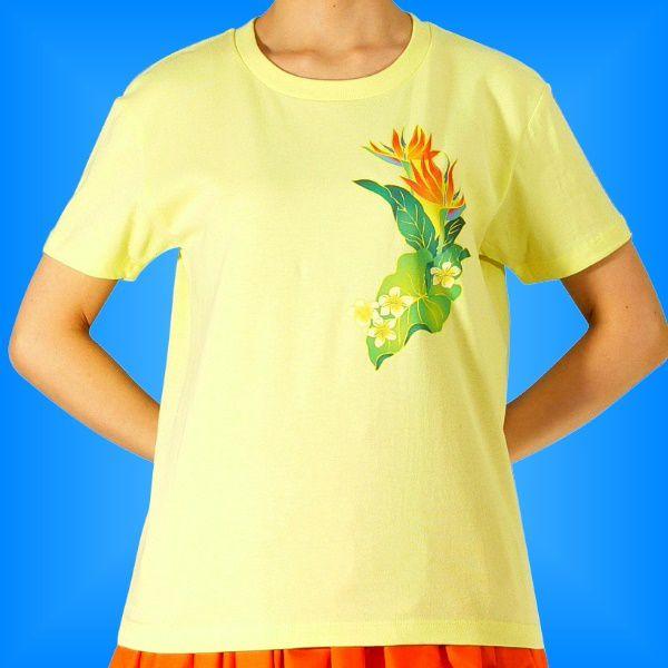 南国の花、極楽鳥花(ストレリチア)とプルメリアをモチーフにしたフラTシャツです。フロントに縦にプリント。すっきり見えてパウスカートにも合わせやすいのが特徴です。※プリント部分のアイロンはご遠慮ください。身丈：68cm適応ヌード寸法：バスト9...