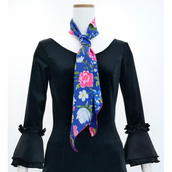 フラメンコ ボウタイ 花柄 ブルー B-29emikaオリジナルプリントのコシボ生地を使用したボウタイです。結ぶだけでガラッと雰囲気を変えてくれます。（柄の出方は異なる場合がございます。）※ドレスは別売りです。サイズ：144cm（長さ）×2...