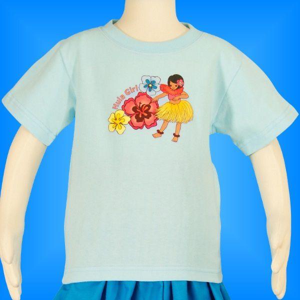 かわいいフラガールとハイビスカスを胸元にプリント。バックにはハイビスカスのプリントでフラケイキのTシャツはパウスカートにもコーディネートしやすく、普段使いもできます。身丈：45cm実寸：バスト66cm／ ウエスト72cm 素材：綿100%※...