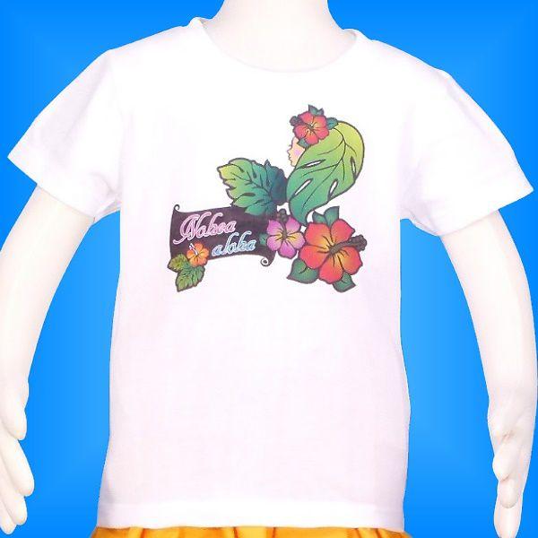 モンステラ、ハイビスカス、フラガール がモチーフのプリントTシャツ。カラフルでかわいらしい色使いながら、少しオトナな雰囲気もあるデザインで、おしゃれなお子さまにはピッタリ！普段着としてもオススメです。「Nohea」とはハワイ語で「美しい・か...