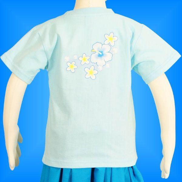 かわいいハイビスカスとプルメリアをバックにプリント。フロントにはハイビスカスをプリント、上下セットC3とコーディネートできて普段使いもできます。適応サイズはサイズ表をご参照ください。素材：綿100%※生産ロットによって仕様変更がある場合がご...