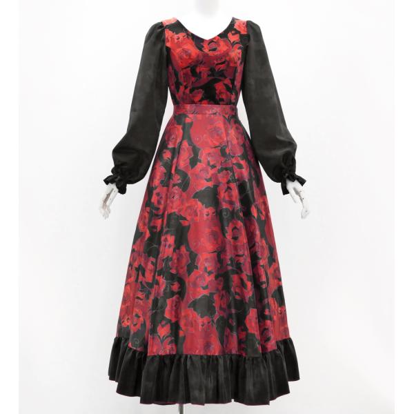 生地から縫製に至るまで、全ての工程を国内で行った純日本製の商品。emikaオリジナルプリントの襟ぐりのデザインを選べるブラウスとフリルファルダのセットアップです。【上質な生地】トップス部分は伸縮性・高級感のあるストレッチベロア生地、 スカー...