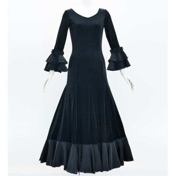 生地から縫製に至るまで、全ての工程を国内で行った純日本製の商品。三角マチ入りでAラインに広がる１段フリルベルベットワンピース。ボランテはコシボ生地を使用しているため、軽やかに揺れ動き、華やかな印象を演出してくれます。S〜Lサイズ詳細はサイズ...