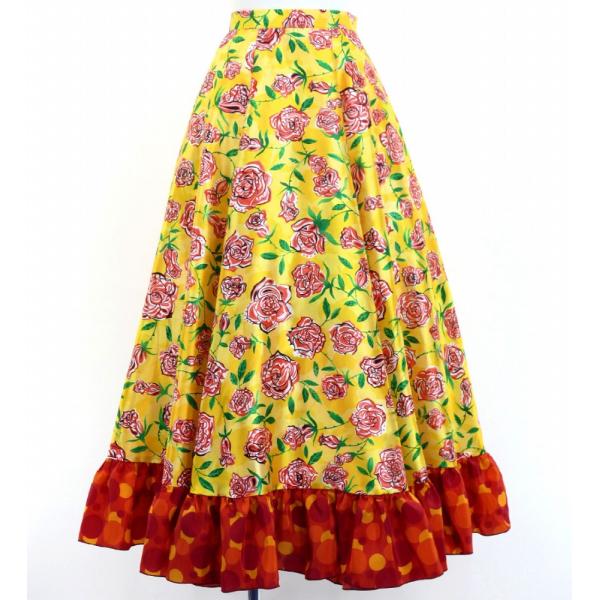 生地から縫製に至るまで、全ての工程を国内で行った純日本製の商品。emikaオリジナルプリントのつやのあるシャンタン生地を使用したフリルファルダです。ボランテはコシボ生地を使用しているため、軽やかに揺れ動き、華やかな印象を演出してくれます。レ...