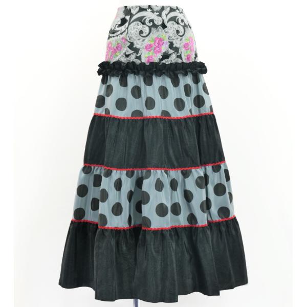 フラメンコ ティアードスカート ペイズリー×水玉 ブラック FS-30生地から縫製に至るまで、全ての工程を国内で行った日本製の商品。emikaオリジナルプリント生地を使用したティアードファルダです。伸縮性・高級感のあるストレッチベロア生地で...