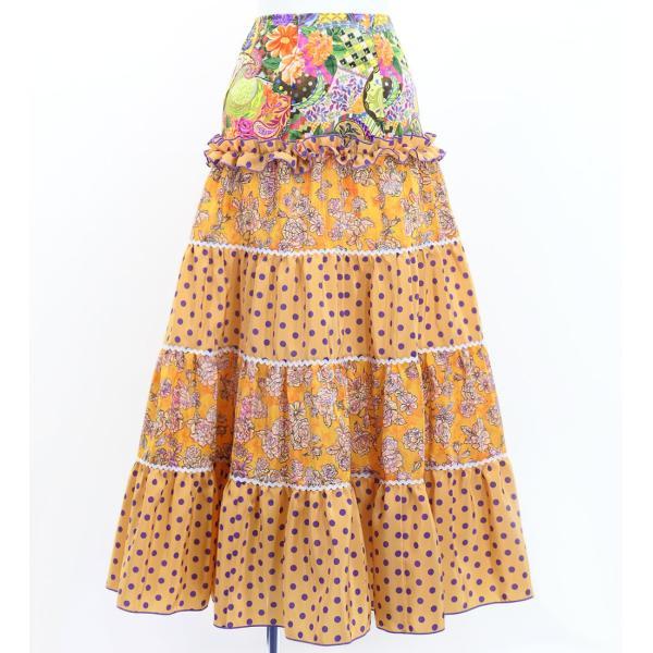 フラメンコ ティアードスカート ローズ×水玉 オレンジ FS-31生地から縫製に至るまで、全ての工程を国内で行った日本製の商品。emikaオリジナルプリント生地を使用したティアードファルダです。伸縮性・高級感のあるストレッチベロア生地で腰回...