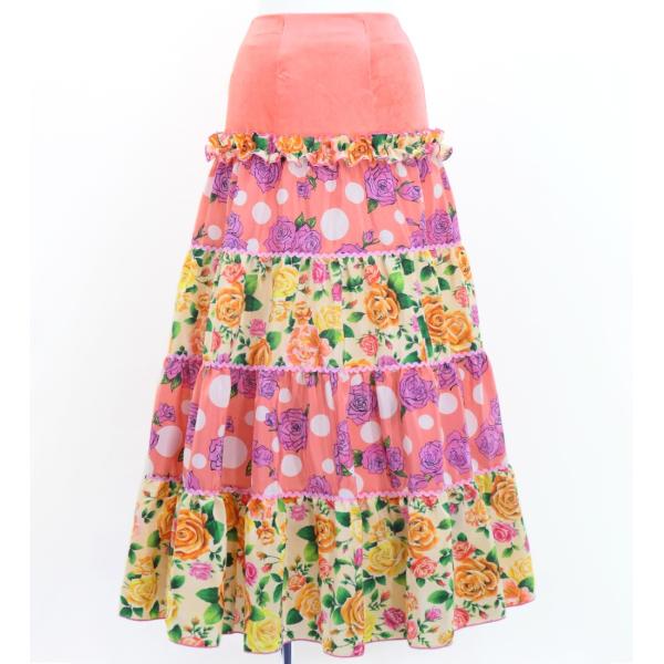 フラメンコ ティアードスカート  ローズ ピンク×ベージュ FS-33生地から縫製に至るまで、全ての工程を国内で行った日本製の商品。emikaオリジナルプリント生地を使用したティアードファルダです。伸縮性・高級感のあるストレッチベロア生地で...