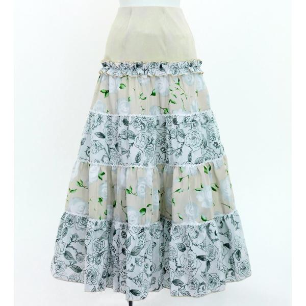 フラメンコ ティアードスカート ローズ ベージュ FS-67生地から縫製に至るまで、全ての工程を国内で行った日本製の商品。emikaオリジナルプリント生地を使用したティアードファルダです。伸縮性・高級感のあるストレッチベロア生地で腰回りの動...