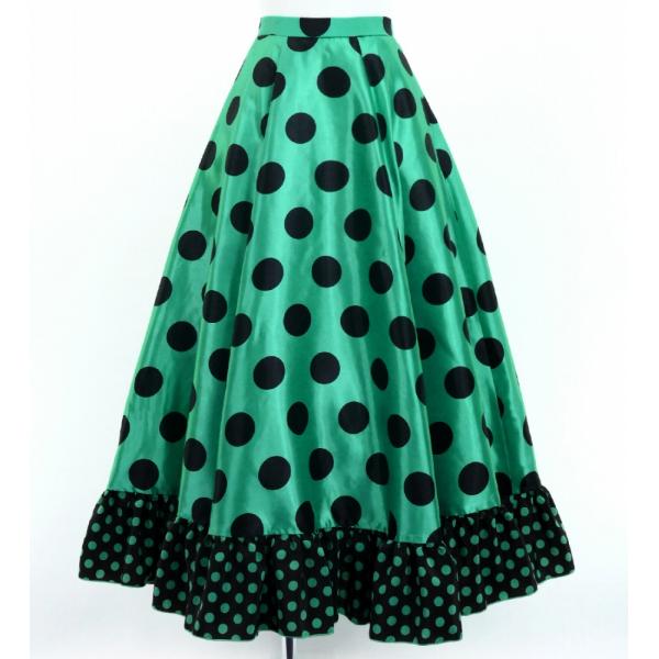 生地から縫製に至るまで、全ての工程を国内で行った純日本製の商品。emikaオリジナルプリントのつやのあるシャンタン生地を使用したフリルファルダです。ボランテはコシボ生地を使用しているため、軽やかに揺れ動き、華やかな印象を演出してくれます。レ...