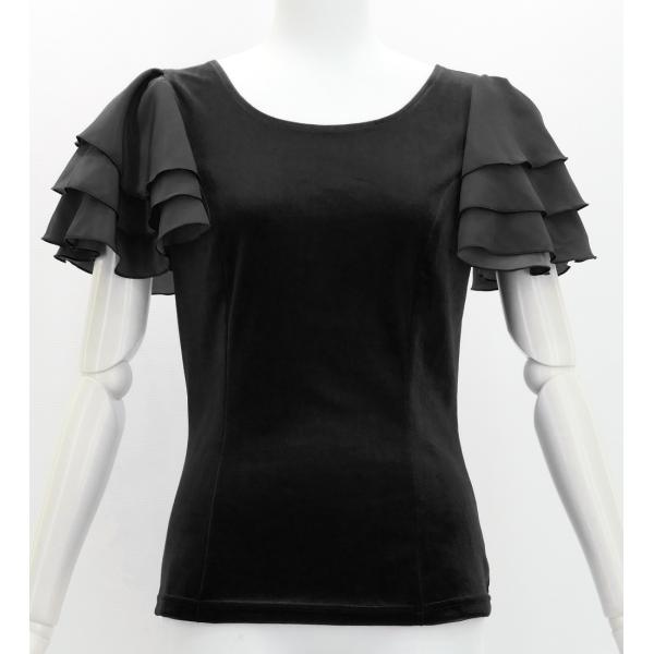 ＜アイテム説明＞★emikaオリジナルデザイン★伸縮性・高級感のあるストレッチベロア生地、袖には軽やかなコシボ生地を使用した3段フリルスリーブブラウス。3段重ねのフリルスリーブが華やかに演出してくれます。【サイズ】S・M・Lサイズ(詳細はサ...