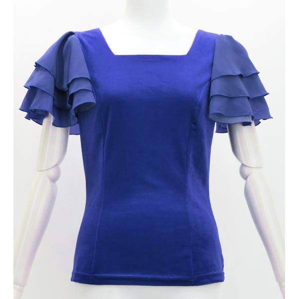 ＜アイテム説明＞★emikaオリジナルデザイン★伸縮性・高級感のあるストレッチベロア生地、袖には軽やかなコシボ生地を使用した3段フリルスリーブブラウス。3段重ねのフリルスリーブが華やかに演出してくれます。【サイズ】S・M・Lサイズ(詳細はサ...