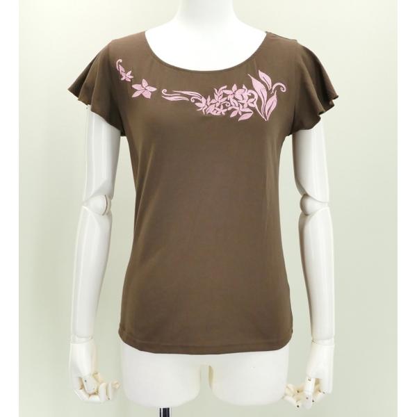 フレンチフリル袖にフロントとバックにプルメリアの刺繍をデザインした華やかなフラTシャツです。パウスカートとのコーディネートもしやすいのが特徴です。身丈：59cm適応ヌード寸法：バスト83〜89cm／ ウエスト81〜87cm 素材：綿100%...