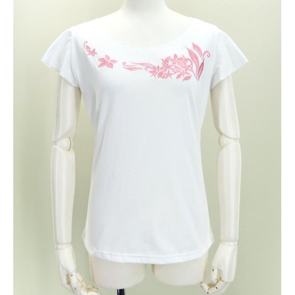 フレンチフリル袖にフロントとバックにプルメリアの刺繍をデザインした華やかなフラTシャツです。パウスカートとのコーディネートもしやすいのが特徴です。身丈：59cm適応ヌード寸法：バスト83〜89cm／ ウエスト81〜87cm 素材：綿100%...