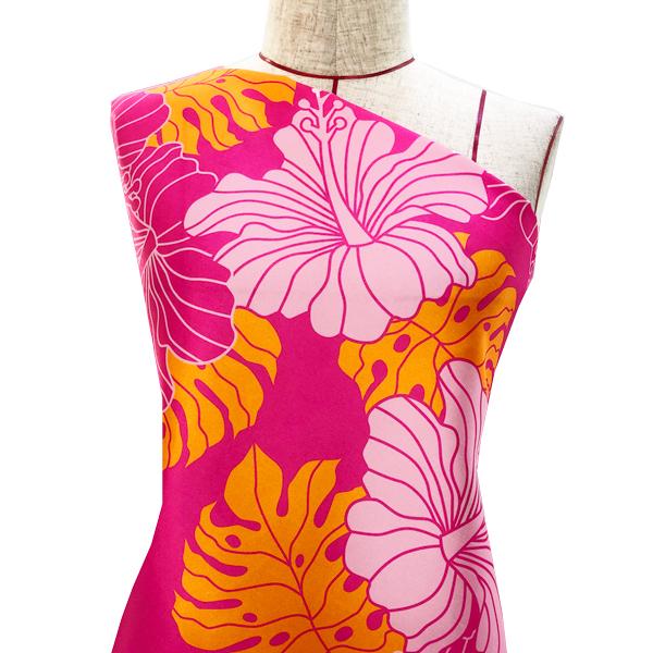 オリジナルプリントのシャンタン生地。上品な光沢感が魅力。しなやかでありながら、しっとりとした張りのある生地ですので、立体感を出したいロングドレスなどには特におすすめです。柄の大きさは4種類からお選びいただけます。（トルソーは中柄(M)着用）...