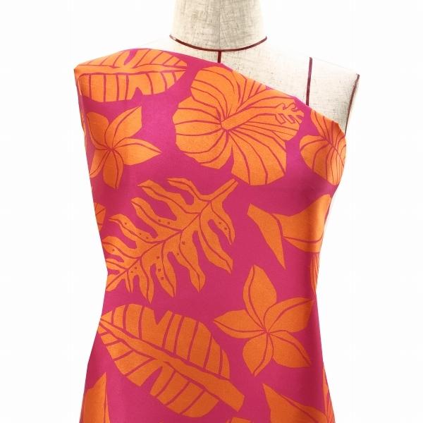 オリジナルプリントのシャンタン生地。上品な光沢感が魅力。しなやかでありながら、しっとりとした張りのある生地ですので、立体感を出したいロングドレスなどには特におすすめです。柄の大きさは4種類からお選びいただけます。（トルソーは中柄(M)着用）...