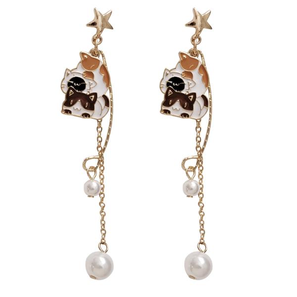 色：ゴールドサイズ：（約）1.4cm×7.2cm　重さ（約）2.78g素材：合金　滴油  パールビーズ中国製レーディス ゆらゆら  キュートな 猫アシンメトリー  デザインピアスです。シンプルで使いやすくコーディネートが楽しくなる逸品です。