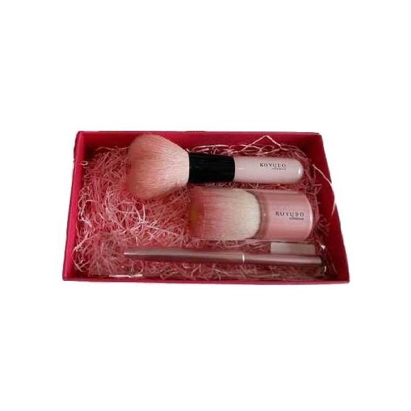 いいもの見つけた！おすすめメイクブラシは書道筆の技術を汲んだ化粧筆です。●匠の技が集約された伝統ある土地、「熊野」でしかできない伝統技術により、機械生産では難解である「細部までこだわった製品」を製造することが可能です。●筆職人による「工場で...