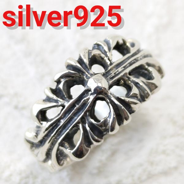 さりげなくかっこいいです。一般価格よりもかなりのお買い得価格です。ここ機会を逃すともう手に入らないかも。アラベスククロスデザインリング。素材→　silver925リング最大幅→ 10.5ミリ※刻印はできません。※指輪以外の物は含まれません。