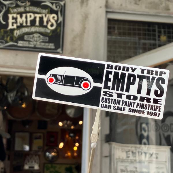 エンプティーズ オートモーティブ ステッカークラシックなオートモーティブと EMPTYS ロゴがフィフティーフィフティーでバランス良くデザインされた横長タイプのステッカーです。抜き文字タイプではないので場所を選ばす、気軽にペタリと貼っていた...