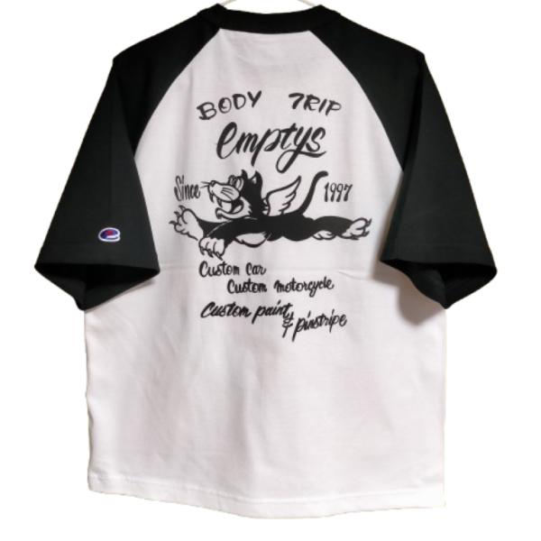 Flying Cat T-Shirtは、ユニークでおしゃれなデザインが特徴のTシャツです。大胆な猫のグラフィックが人目を引き、カジュアルなコーディネートにぴったりです。柔らかな生地が肌に優しく、ストレッチ性もあるため、快適な着心地を実現。日...