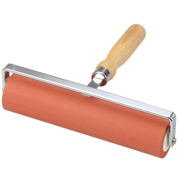 【商品説明】 壁紙クロス、滑り止めテープ、アルミテープの貼りつけ、版画や空気抜き作業等に使えるゴムローラーです。■商品名　転圧ゴムローラー 赤 φ45×240mm 10インチ■サイズ(約)　商品サイズ：φ45×240mm梱包サイズ：265×...