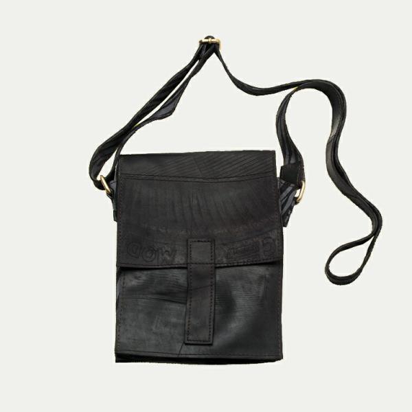 【ご購入前に必ずお読みください】 ・布端材やリサイクルタイヤの使用箇所が異なるため全く同じ製品はございません。 ・製品にはタイヤ独特の香りもございます。ご理解いただける方のご購入をおすすめいたします。・リサイクルタイヤは多少の擦れやキズ等が...