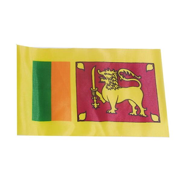 【商品説明】 スポーツ観戦の応援グッズやお部屋に飾るインテリアとしてもおすすめです。持ち手棒付きで手持ちにピッタリなサイズです！持ち手棒と旗は取り外し可能！■商品名 世界の国旗（約21×14cm）サ行国 ：スリランカ■サイズ ※表記のサイズ...