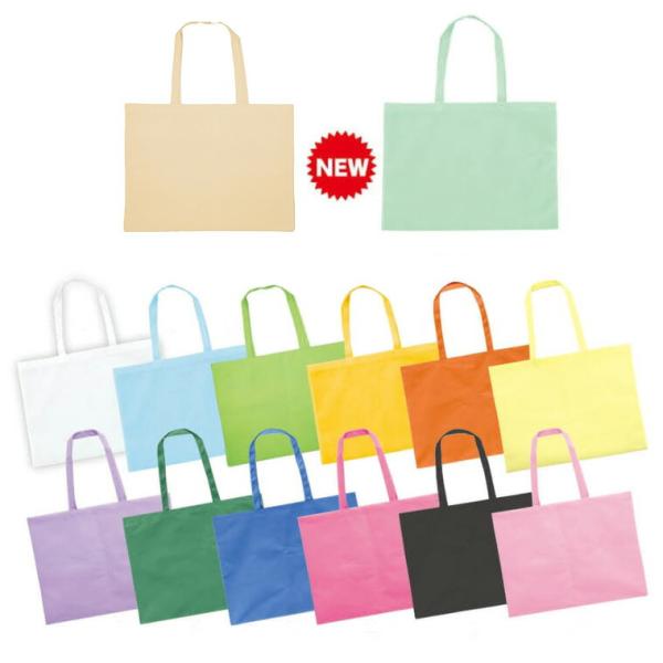 【商品説明】 両サイドの3列熱圧着に加え、持ち手の付け根にも熱圧着補強を施している耐荷重15kgの不織布バッグです。4切画用紙や、A2サイズの用紙を折らずに入れられるサイズです。水性・油性ペン、色鉛筆、クレヨンで絵を描くことができる素材のた...