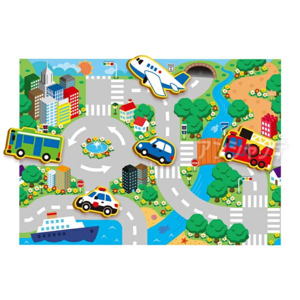 【商品説明】 おふろでくるま遊びができるEVAおもちゃです。水だけでピタッと貼れるので、簡単に楽しく遊べます。左右を入れ替えて使えるマップが2枚付属しており、組み合わせ次第でマップが変化します。何度も貼ったりはがしたりできるので、のりもの遊...