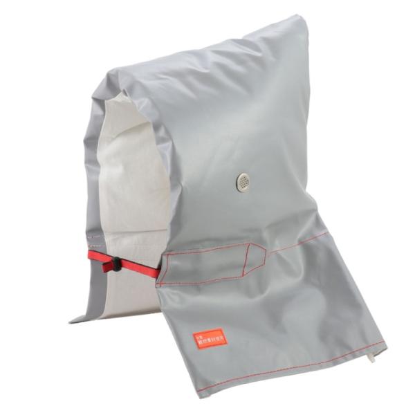 【商品説明】 難燃素材を使用した安全性の高い防災ずきんです。肩まで覆う大きめ設計で、落下物や熱からしっかり保護。耳穴付きで避難誘導の声も聞こえやすく、夜間も反射テープで安心です。名前・血液型・連絡先が書ける名札付きで、緊急時にも役立ちます。...