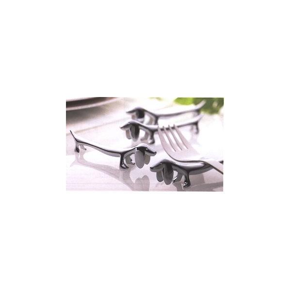 テーブルマナーがスマートに。気の利いた小物があるだけで、おもてなしの心が一層伝わります。時にはお休みしたいカトラリーも嬉しそう。サイズ 15×85×20mm 素材 亜鉛合金クロムメッキ