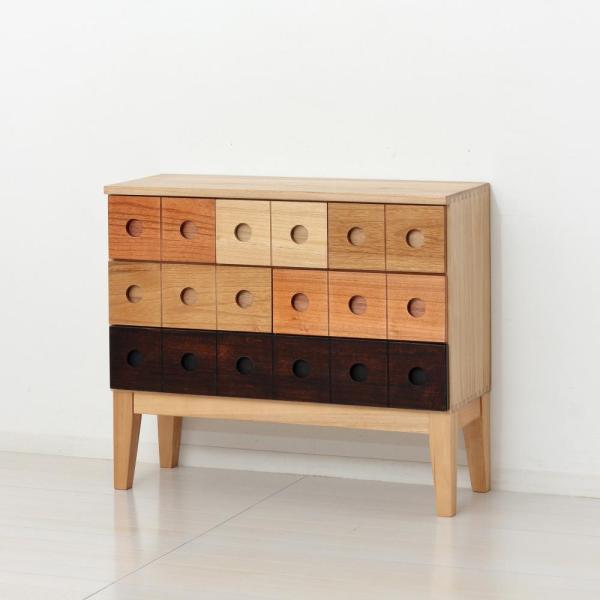 仕様 ： 完成品（脚のみお客様お取り付け）商品サイズ ：W74.5×D28×H63.5cm商品重量 ： 約8.5kg材質 ： 天然木・天然木化粧合板・ラッカー塗装商品詳細サイズ ：引出内寸1:約W20×D22×H10（11.5）cm2:約W...