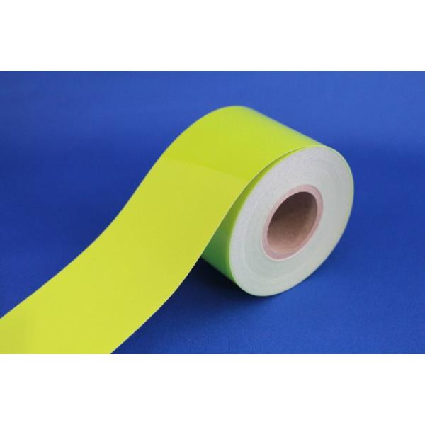 商品：蛍光反射テープ色：黄色基材：アクリル系フィルムセパレーター付サイズ：50mmX10m巻仕様：　180ｇ　約1インチコア巻出荷単位：１巻単位納期:　翌日 出荷