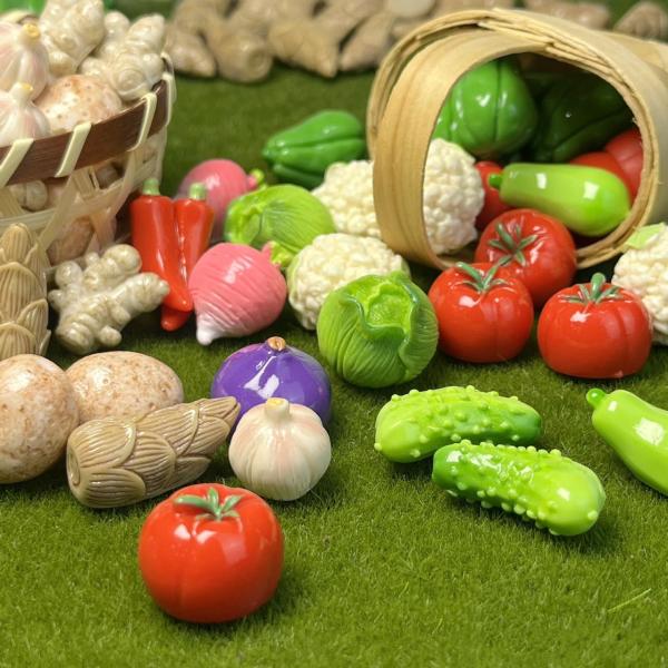 ミニチュア、ドールハウス用パーツの野菜です。内容数：1点種類：・茄子： 約16 x 28mm・キャベツ：約17 x 20mm・にんじん：約16 x 24mm・蓮根：約11 x 28mm・赤ピーマン：約15 x 20mm・生姜：約20 x 2...