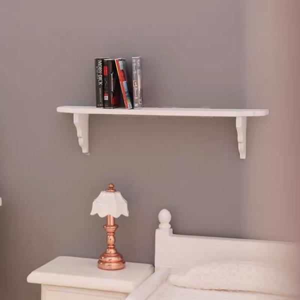 1:12スケールのドールハウス用ウォールシェルフです。木製で、耐久性と美しさを兼ね備えています。＊ハンドメイド商品の為、完璧を求める方はお控えください。内容数：1点サイズ：約105 x x 17mm x 22mm材料：木製◆色味について 撮...