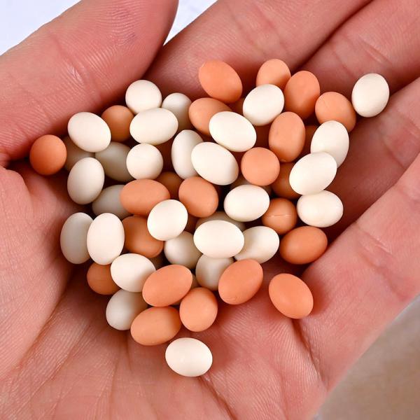 ミニチュア雑貨 たまご5個セットミニチュアハウス、ミニチュアドールハウスの世界を豊かに彩る可愛らしい小さなアイテムです。サイズ：8 x 5.5mm内容数：5個素材：樹脂カラー：・赤たまご・白たまご◆色味について 撮影環境によりスマートフォン...