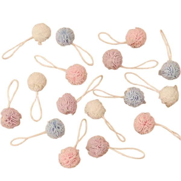 ミニチュア ドールハウス 小さなバスボール 1点 全4色 浴室アクセサリー シャワールーム内容数：1点材料：ポリエステル、糸サイズ：14 x 35〜40mm（サイズは目安としてご参考下さい）カラー：・ホワイト・ブルー・パープル・ピンク手のひ...