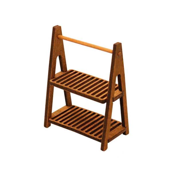 内容数：1点サイズ：約42 x 21 x 56mm材料：木製カラー：ブラウンハンドメイド商品の為、完璧を求める方はお控えください。1/12スケールのミニチュアドールハウス用家具セット。本や、キッチンの収納にも、リモコン置きや雑貨、ケーキやお...