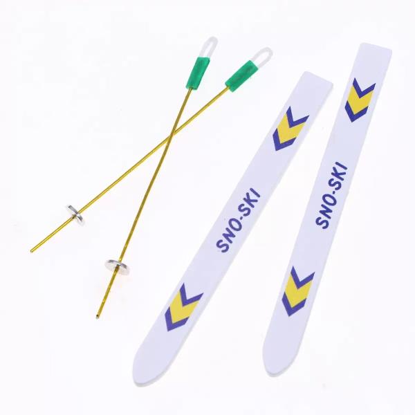 内容数：1セットサイズ：スキー板サイズ：約10cm × 幅0.9cmストックサイズ：約9cm材料：樹脂◎スキー板とストックの1セット販売◎サイズ：スキー板 約10cm×0.9cm、ストック 約9cm、重量 約4g。◎冬のスポーツシーンをリア...