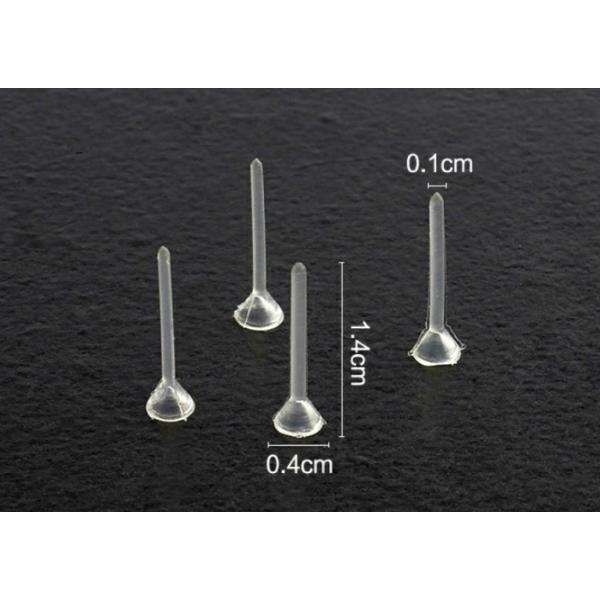 セット内容：1袋/約100本（おおよその数です。前後することがありますので、ご了承ください。）商品サイズ：長さ約1.3cm材質：プラスチック用途：グルーなどの接着剤でフィギュアに接着し、苔や土などに差し込んでフィギュアを固定できます。不安定...