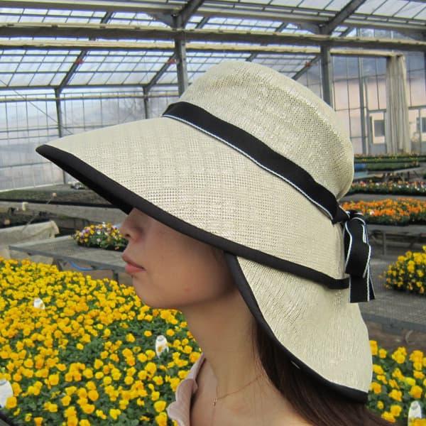 夏の強い日差しによる熱中症からあなたを守るメッシュ製の帽子。炎天下での園芸用作業帽として大人気の「涼かちゃん」シリーズの、おしゃれ・おでかけ用帽子です。メッシュ生地とダイオミラーの二重構造で、夏の暑い紫外線や熱を強力にシャットアウトします。...