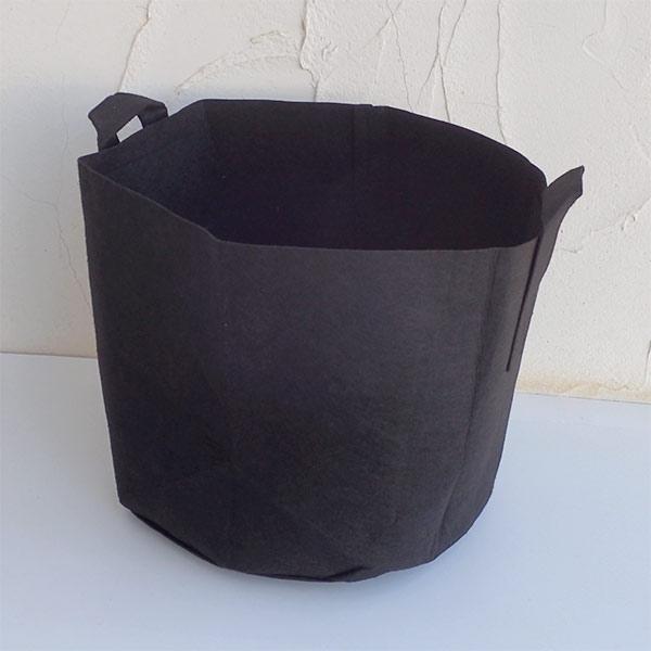 野菜・果樹・庭木が丈夫に育つ！高通気・良排水の不織布バックで丈夫な野菜や果樹が作れます。厚生地（厚み1.5mm）で優れた耐候性、大型庭木を育てられ移植が簡単な根域制限に。使い易い持ち手付きタイプの丸型です。苗木から大型の庭木に育てたり、苗木...