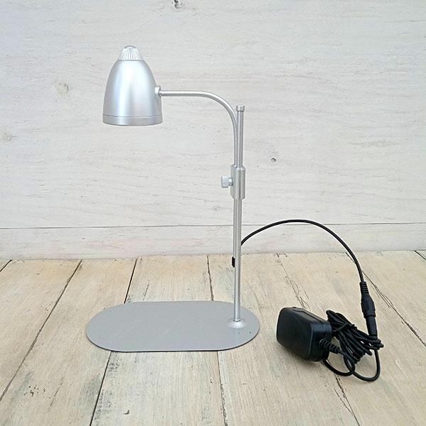 ★在庫期間がやや長いため特価です★インテリアで植物を元気に育てることができる、植物育成専用の照明「そだつライト」。最近、多肉植物や観葉植物を家に飾る人が増えていますね。そんな方に！この植物専用の「そだつライト」はとっても使える一品です！太陽...