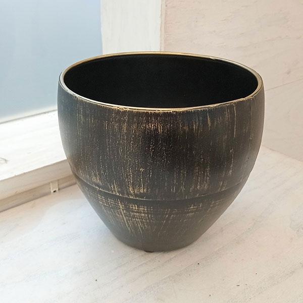 ★在庫処分特価です★オランダ・Ter Steege社のメタル製の鉢カバー。底穴はないので、インテリアで観葉植物の鉢カバーとしてご使用ください。かすれたような塗りムラを残したつや消しブラックの風合いが落ち着いた雰囲気です。※詳しい商品説明は下...