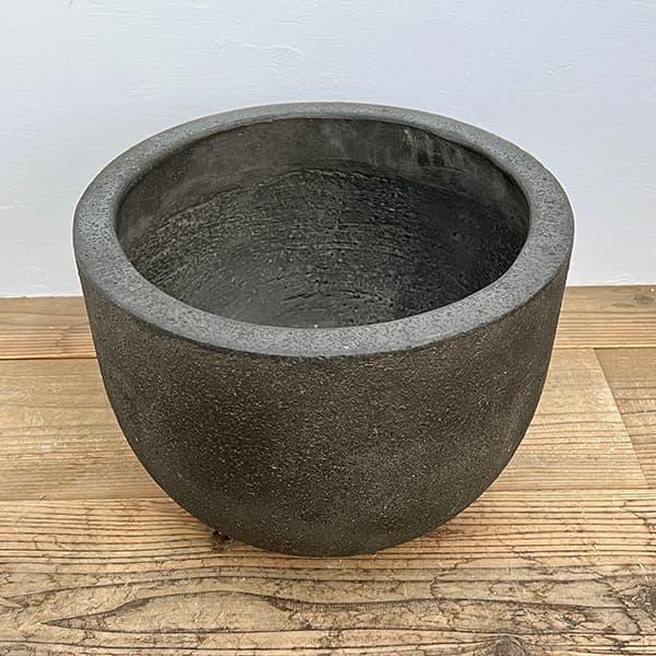★メーカー廃番商品のため特価です★シンプルなファイバーセメント製のポットです。重厚感があり、どんな植物にも合わせやすいデザインとなっています。底穴あり。※詳しい商品説明は下のほうに記載があります