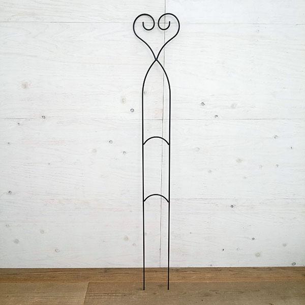 バラやクレマチスの愛好家に特に人気のあるベルツモアのアイアン製品です。日本製で丈夫なつくりが多くの人から信頼を得ています。アーチ、フェンス、オベリスク、支柱などいろいろなバリエーションからお選びください。※詳しい商品説明は下のほうに記載があります