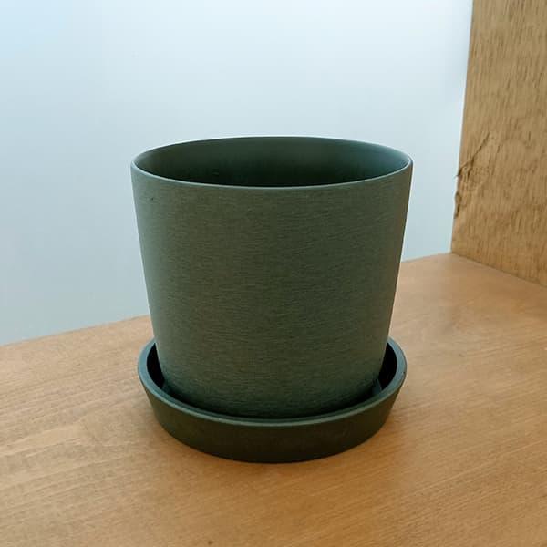 3号用鉢カバー 3.5号用鉢カバー 地球環境にも配慮した再生プラスティックで作られた植木鉢とお皿のセットです。柔らかなパステルの色彩にマットな質感。かわいらしくシンプルで使いやすい鉢です。鉢底穴に取外し可能なキャップ栓がついているため、受け...